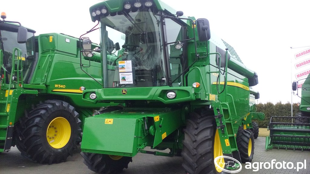 Kombajn John Deere W330 - fotka #628286 - Galeria rolnicza agrofoto