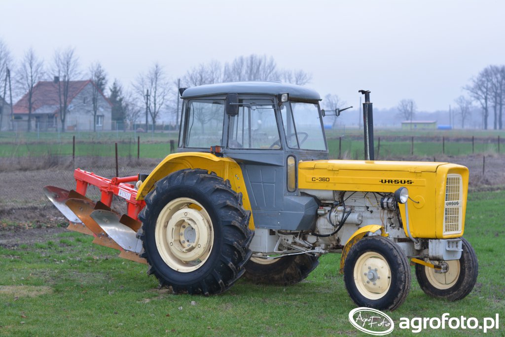 Fotografia traktor Ursus C-360 #617602 - Galeria rolnicza agrofoto