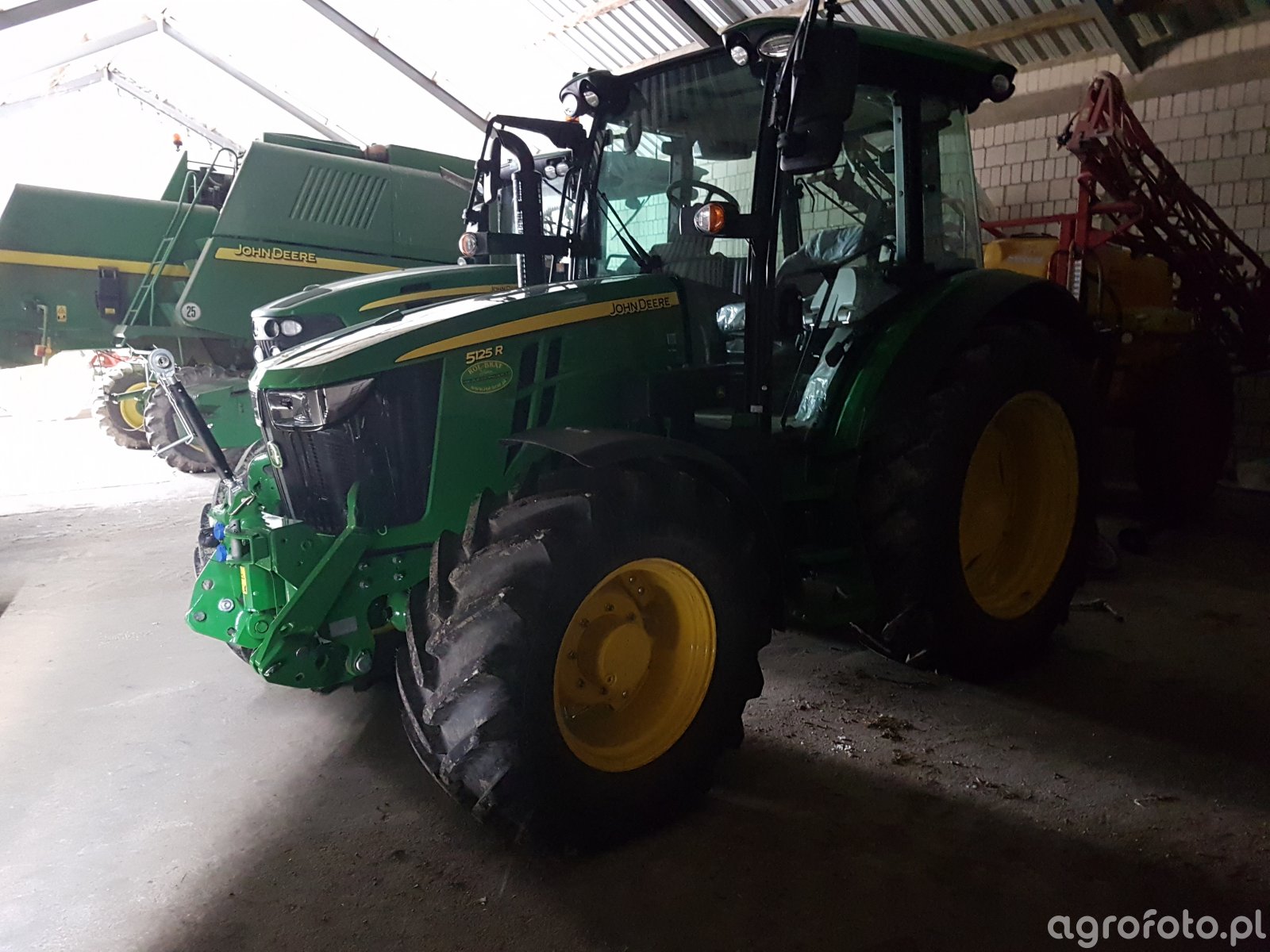 Fotografia ciągnik John Deere 5125R id:718745 - Galeria rolnicza agrofoto